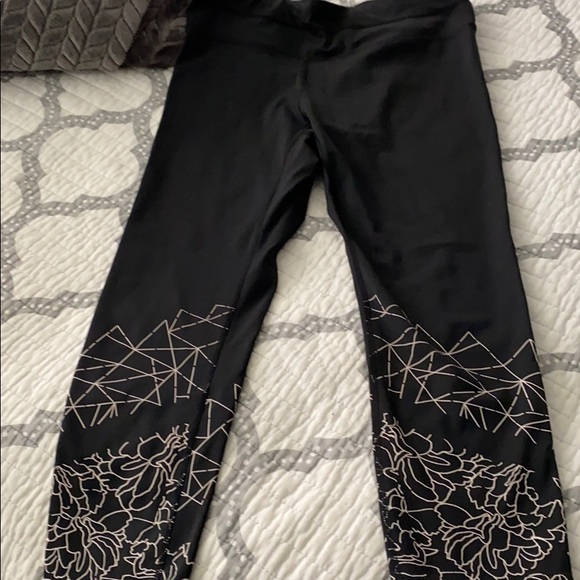 Athleta | Pants & Jumpsuits | Athleta Black Leggings With White Print ...